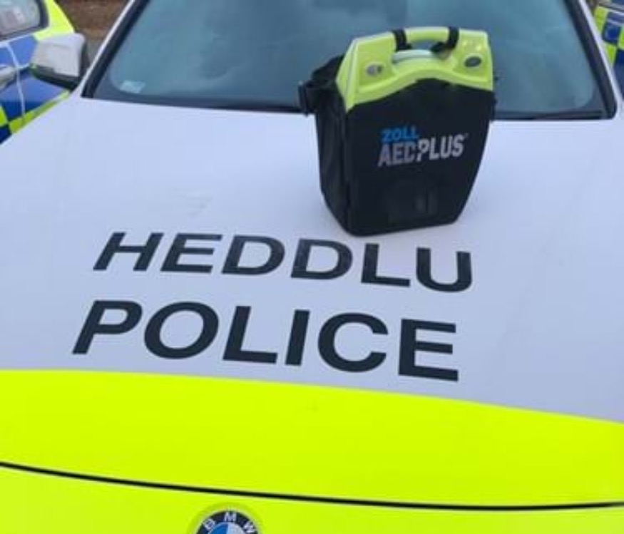 New defibs in North Wales Police firearms vehicles - Bayside Radio ...