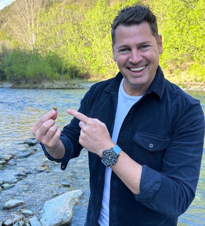 Golden prank fools North Wales TV star Alun Williams - Bayside Radio Colwyn Bay